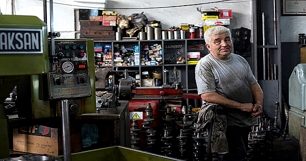 Advantages and Disadvantages of Owning a Small Business Advantages and Disadvantages of Owning a Small Business